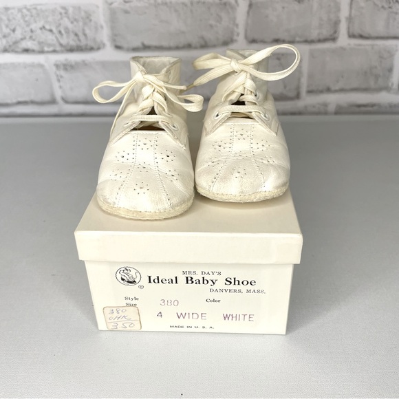 Vintage | Shoes | Vintage 95s Mrs Days Ideal Baby Shoes 4 Wide White ...
